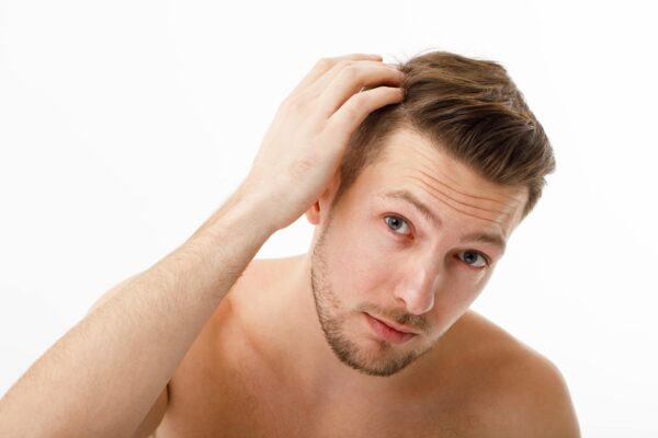 Début de calvitie : comprendre les signes et agir tôt | Cosmedica